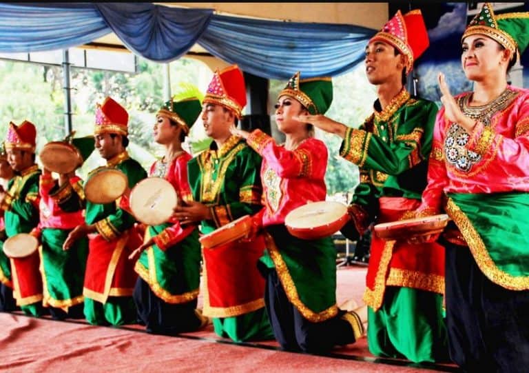 10 Tarian Sumatera Barat Serta Gambar Penjelasannya