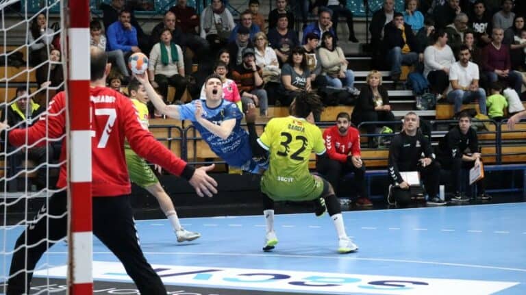 Bola Tangan : Sejarah, Teknik, Ukuran Bola dan Lapangannya